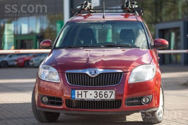 Red Skoda Roomster 2007 in Riga, with an engine capacity of 1.40 L and mileage of 306 thousand km for 1490 €, photo 4 on AUTOMOTO.COM.LV