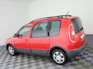 Red Skoda Roomster 2013 in Tallinn, with an engine capacity of 1.20 L and mileage of 204 thousand km for 2699 €, photo 4 on AUTOMOTO.COM.LV