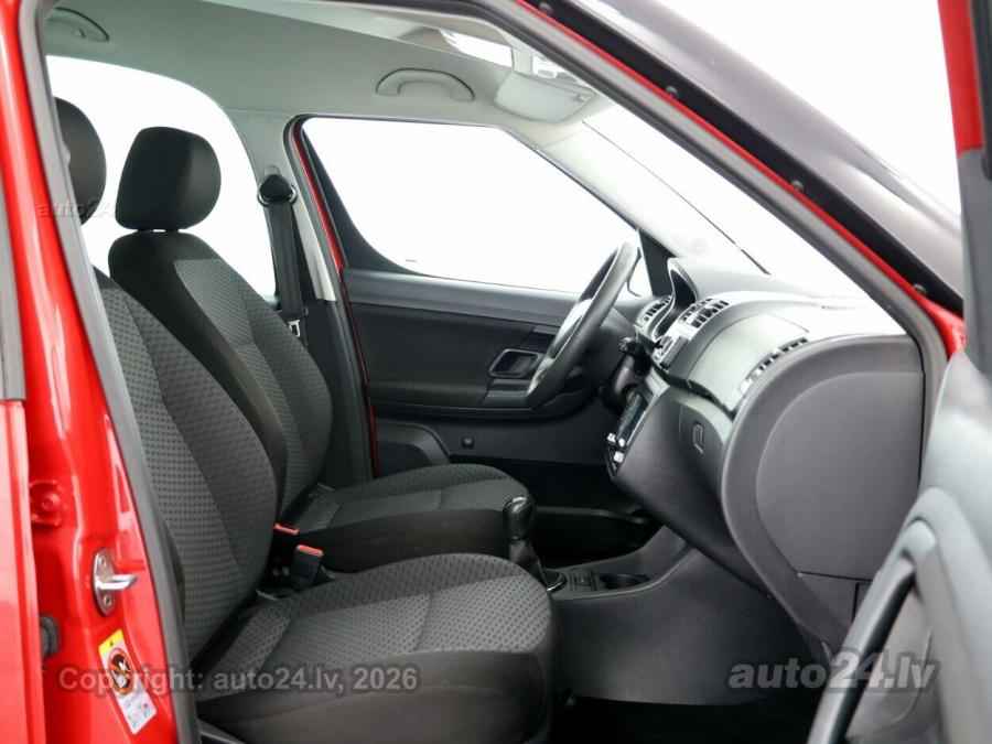 Red Skoda Roomster 2013 in Tallinn, with an engine capacity of 1.20 L and mileage of 204 thousand km for 2699 €, photo 6 on AUTOMOTO.COM.LV