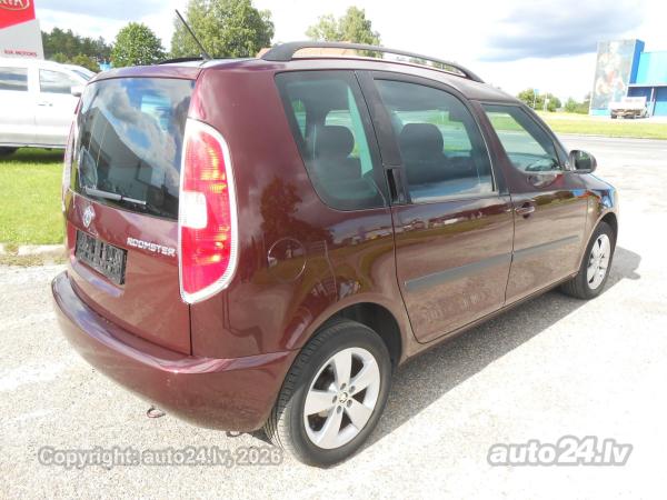 Red Skoda Roomster 2014 in Viljandi, with an engine capacity of 0.00 L and mileage of 224 thousand km for 5290 €, photo 2 on AUTOMOTO.COM.LV