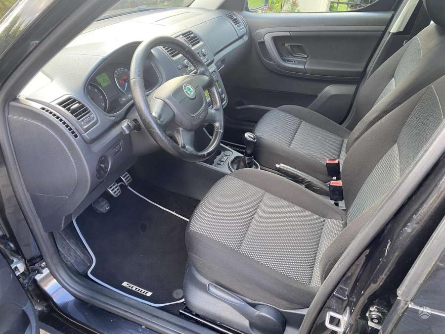 Black Skoda Roomster Scout 2012 in Klaipeda, with an engine capacity of 1.20 L and mileage of 158 thousand km for 3500 €, photo 6 on AUTOMOTO.COM.LV