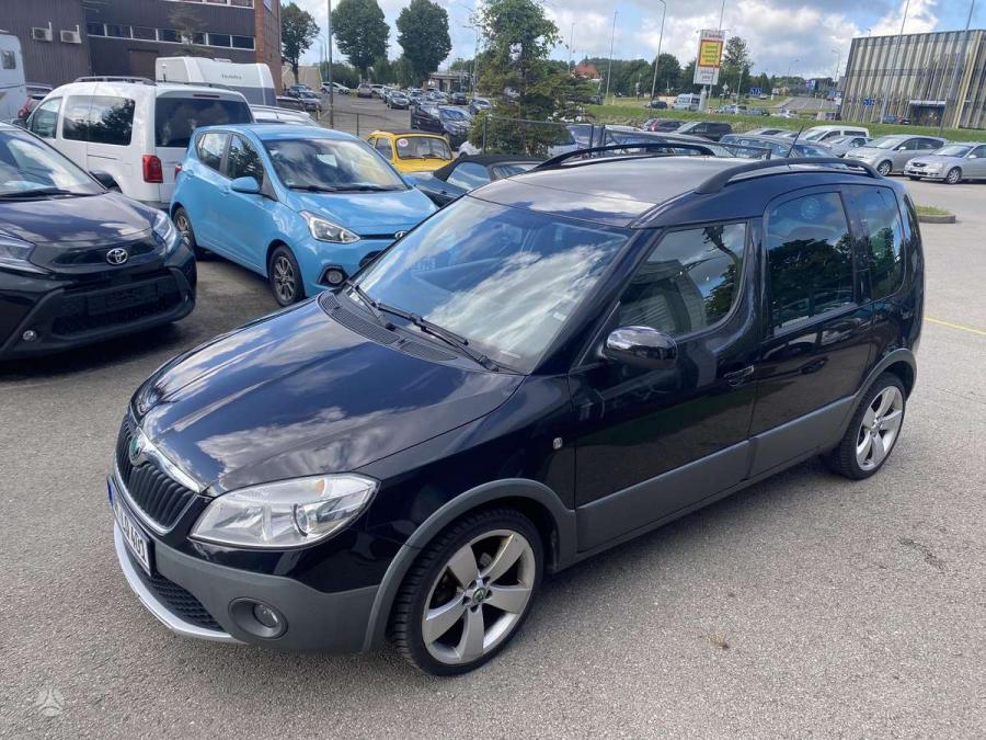 Black Skoda Roomster Scout 2012 in Klaipeda, with an engine capacity of 1.20 L and mileage of 158 thousand km for 3500 €, photo 12 on AUTOMOTO.COM.LV