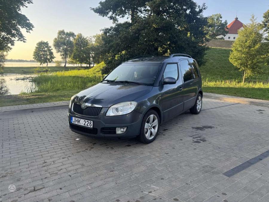 Pelēks Skoda Roomster Scout 2008 Biržai, ar dzinēja tilpumu 1.39 L un nobraukumu 270 tūkst. km par 1550 €, foto 1 vietnē AUTOMOTO.COM.LV