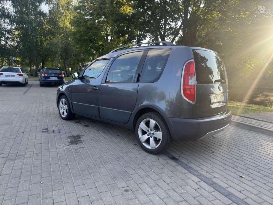 Pelēks Skoda Roomster Scout 2008 Biržai, ar dzinēja tilpumu 1.39 L un nobraukumu 270 tūkst. km par 1550 €, foto 4 vietnē AUTOMOTO.COM.LV