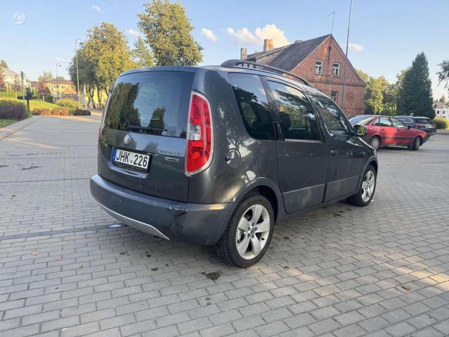 Pelēks Skoda Roomster Scout 2008 Biržai, ar dzinēja tilpumu 1.39 L un nobraukumu 270 tūkst. km par 1550 €, foto 6 vietnē AUTOMOTO.COM.LV