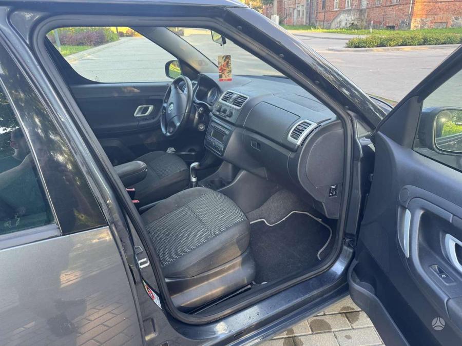 Pelēks Skoda Roomster Scout 2008 Biržai, ar dzinēja tilpumu 1.39 L un nobraukumu 270 tūkst. km par 1550 €, foto 9 vietnē AUTOMOTO.COM.LV