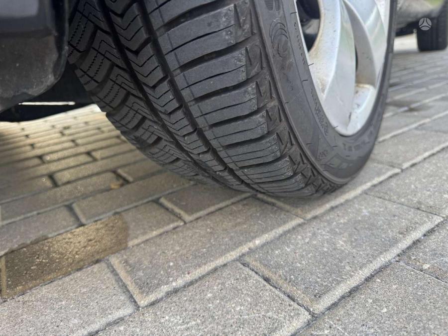 Pelēks Skoda Roomster Scout 2008 Biržai, ar dzinēja tilpumu 1.39 L un nobraukumu 270 tūkst. km par 1550 €, foto 17 vietnē AUTOMOTO.COM.LV