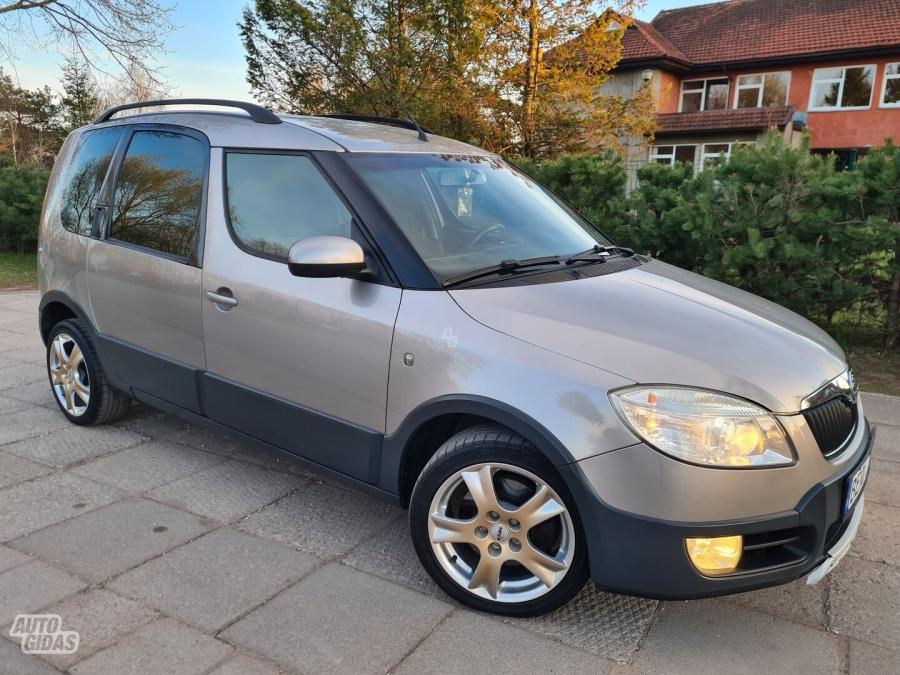Grey Skoda Roomster Scout 2008 in Klaipeda, with an engine capacity of 1.60 L and mileage of 182 thousand km for 3300 €, photo 6 on AUTOMOTO.COM.LV