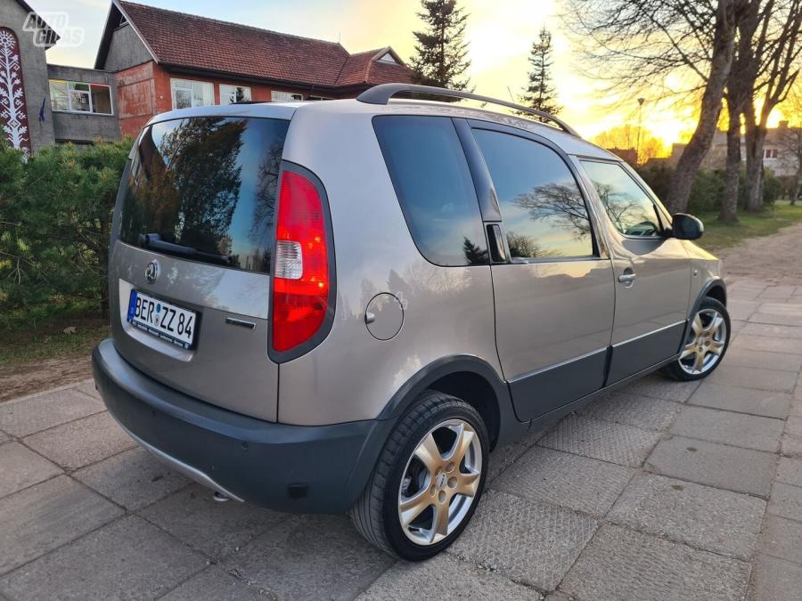 Grey Skoda Roomster Scout 2008 in Klaipeda, with an engine capacity of 1.60 L and mileage of 182 thousand km for 3300 €, photo 8 on AUTOMOTO.COM.LV