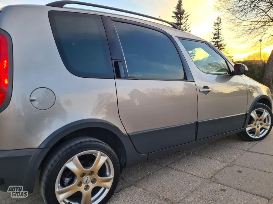 Grey Skoda Roomster Scout 2008 in Klaipeda, with an engine capacity of 1.60 L and mileage of 182 thousand km for 3300 €, photo 29 on AUTOMOTO.COM.LV