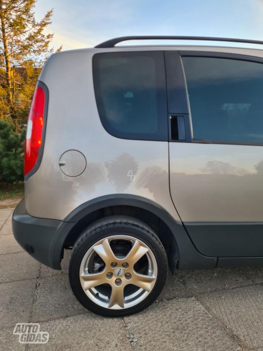 Grey Skoda Roomster Scout 2008 in Klaipeda, with an engine capacity of 1.60 L and mileage of 182 thousand km for 3300 €, photo 31 on AUTOMOTO.COM.LV
