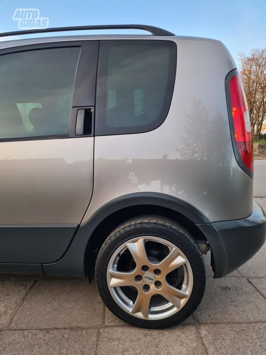 Grey Skoda Roomster Scout 2008 in Klaipeda, with an engine capacity of 1.60 L and mileage of 182 thousand km for 3300 €, photo 32 on AUTOMOTO.COM.LV