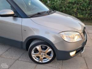 Grey Skoda Roomster Scout 2008 in Klaipeda, with an engine capacity of 1.60 L and mileage of 182 thousand km for 3300 €, photo 33 on AUTOMOTO.COM.LV
