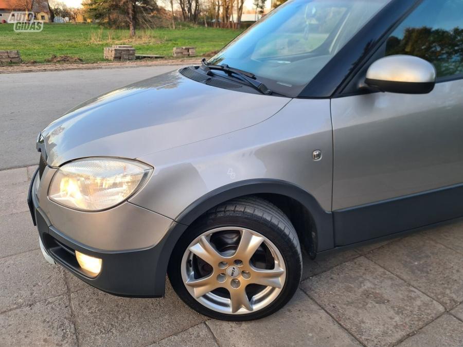 Grey Skoda Roomster Scout 2008 in Klaipeda, with an engine capacity of 1.60 L and mileage of 182 thousand km for 3300 €, photo 34 on AUTOMOTO.COM.LV