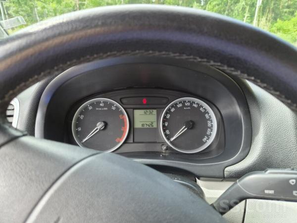 Skoda Roomster 2007 in Liepaja, with an engine capacity of 1.40 L and mileage of 188 thousand km for 1650 €, photo 3 on AUTOMOTO.COM.LV