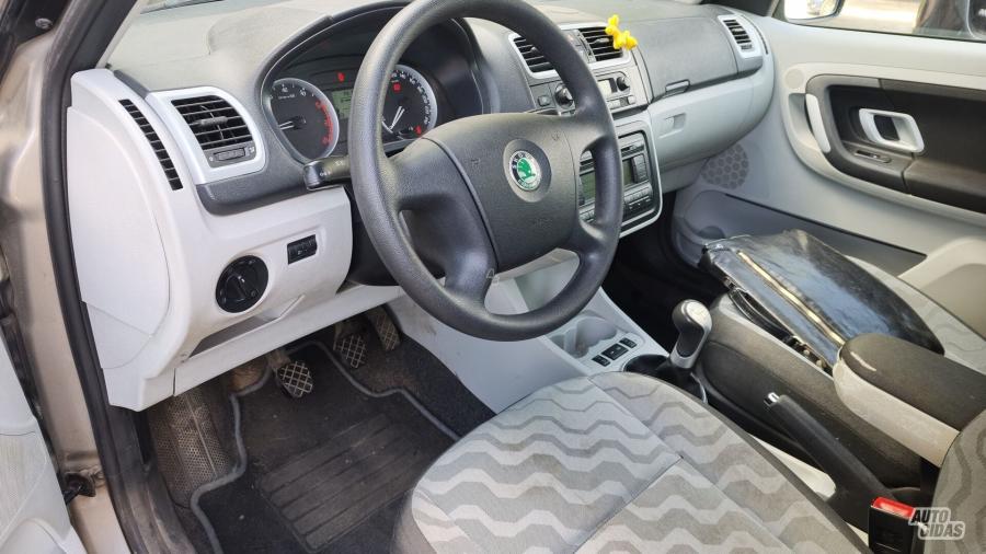 Skoda Roomster 2008 in Siauliai, with an engine capacity of 1.40 L and mileage of 250 thousand km for 750 €, photo 9 on AUTOMOTO.COM.LV