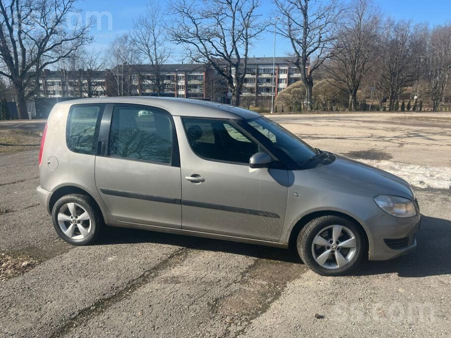 Skoda Roomster 2011 in Madona, with an engine capacity of 1.60 L and mileage of 349 thousand km for 2750 €, photo 5 on AUTOMOTO.COM.LV