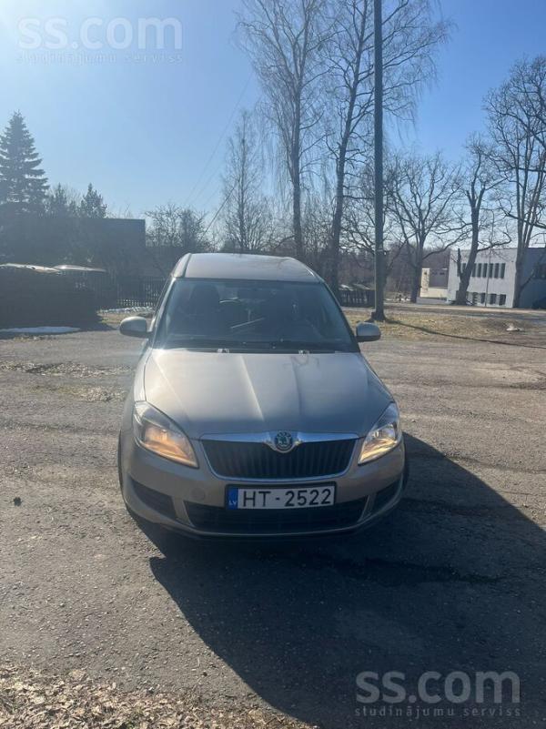 Skoda Roomster 2011 in Madona, with an engine capacity of 1.60 L and mileage of 349 thousand km for 2750 €, photo 6 on AUTOMOTO.COM.LV