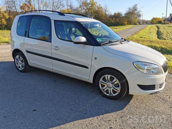 White Skoda Roomster 2010 in Liepaja, with an engine capacity of 1.60 L and mileage of 150 thousand km for 4350 €, photo 7 on AUTOMOTO.COM.LV