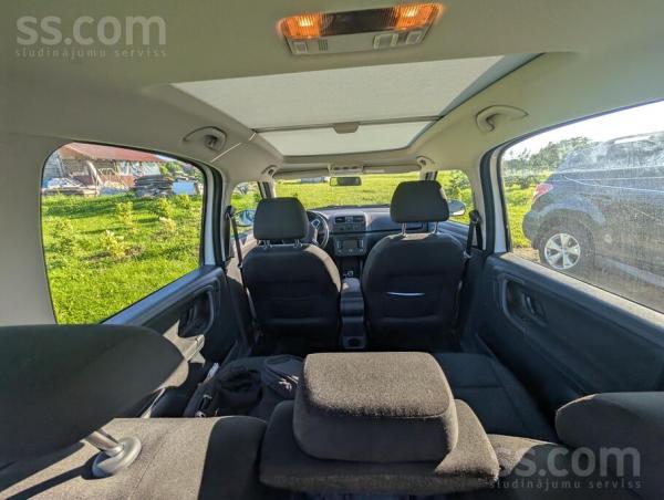 White Skoda Roomster 2014 in Cesis, with an engine capacity of 1.60 L and mileage of 230 thousand km for 3125 €, photo 3 on AUTOMOTO.COM.LV
