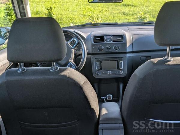 White Skoda Roomster 2014 in Cesis, with an engine capacity of 1.60 L and mileage of 230 thousand km for 3125 €, photo 4 on AUTOMOTO.COM.LV