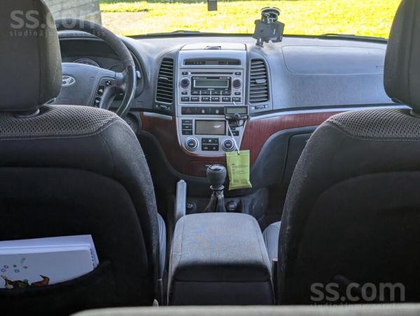 White Skoda Roomster 2014 in Cesis, with an engine capacity of 1.60 L and mileage of 230 thousand km for 3125 €, photo 5 on AUTOMOTO.COM.LV