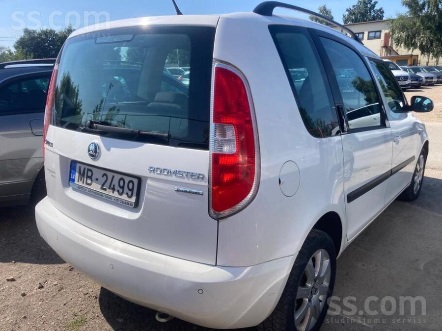 Balts Skoda Roomster 2014 Rīga, ar dzinēja tilpumu 1.60 L un nobraukumu 192 tūkst. km par 2600 €, foto 5 vietnē AUTOMOTO.COM.LV