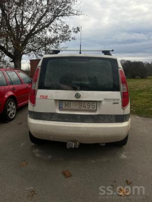 Balts Skoda Roomster 2010 Jēkabpils, ar dzinēja tilpumu 1.60 L un nobraukumu 390 tūkst. km par 1000 €, foto  vietnē AUTOMOTO.COM.LV
