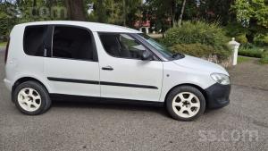 White Skoda Roomster 2012 in Riga, with an engine capacity of 1.20 L and mileage of 443 thousand km for 1600 €, photo  on AUTOMOTO.COM.LV