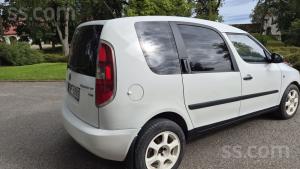 White Skoda Roomster 2012 in Riga, with an engine capacity of 1.20 L and mileage of 443 thousand km for 1600 €, photo 3 on AUTOMOTO.COM.LV