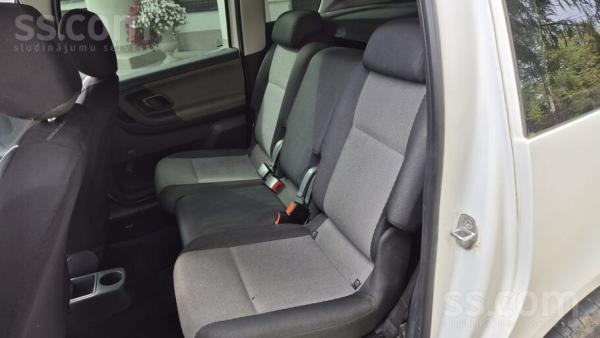Skoda Roomster 2012 in Riga on AUTOMOTO.COM.LV White Skoda Roomster 2012 in Riga, with an engine capacity of 1.20 L and mileage of 443 thousand km for 1600 €, photo 9 on AUTOMOTO.COM.LV