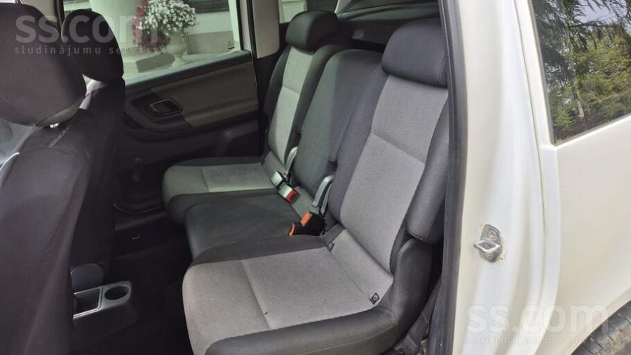 White Skoda Roomster 2012 in Riga, with an engine capacity of 1.20 L and mileage of 443 thousand km for 1600 €, photo 9 on AUTOMOTO.COM.LV