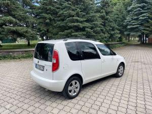 White Skoda Roomster 2014 in Kedainiai, with an engine capacity of 1.60 L and mileage of 294 thousand km for 3850 €, photo 5 on AUTOMOTO.COM.LV
