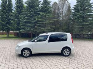 White Skoda Roomster 2014 in Kedainiai, with an engine capacity of 1.60 L and mileage of 294 thousand km for 3850 €, photo 11 on AUTOMOTO.COM.LV