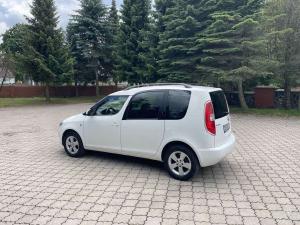 White Skoda Roomster 2014 in Kedainiai, with an engine capacity of 1.60 L and mileage of 294 thousand km for 3850 €, photo 12 on AUTOMOTO.COM.LV