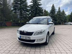 White Skoda Roomster 2014 in Kedainiai, with an engine capacity of 1.60 L and mileage of 294 thousand km for 3850 €, photo 14 on AUTOMOTO.COM.LV