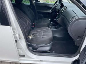 White Skoda Roomster 2014 in Kedainiai, with an engine capacity of 1.60 L and mileage of 294 thousand km for 3850 €, photo 17 on AUTOMOTO.COM.LV