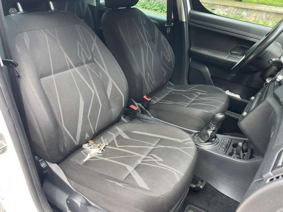 White Skoda Roomster 2014 in Kedainiai, with an engine capacity of 1.60 L and mileage of 294 thousand km for 3850 €, photo 18 on AUTOMOTO.COM.LV