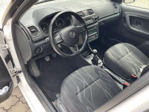 White Skoda Roomster 2014 in Kedainiai, with an engine capacity of 1.60 L and mileage of 294 thousand km for 3850 €, photo 19 on AUTOMOTO.COM.LV