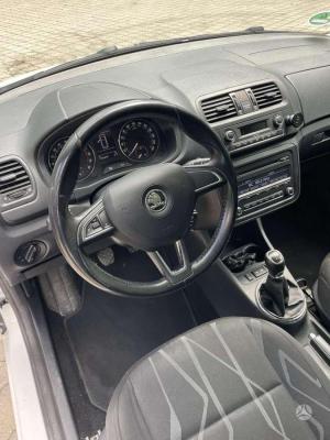 White Skoda Roomster 2014 in Kedainiai, with an engine capacity of 1.60 L and mileage of 294 thousand km for 3850 €, photo 20 on AUTOMOTO.COM.LV