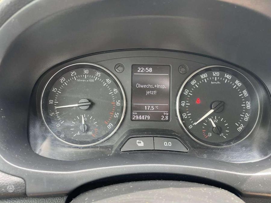 White Skoda Roomster 2014 in Kedainiai, with an engine capacity of 1.60 L and mileage of 294 thousand km for 3850 €, photo 24 on AUTOMOTO.COM.LV