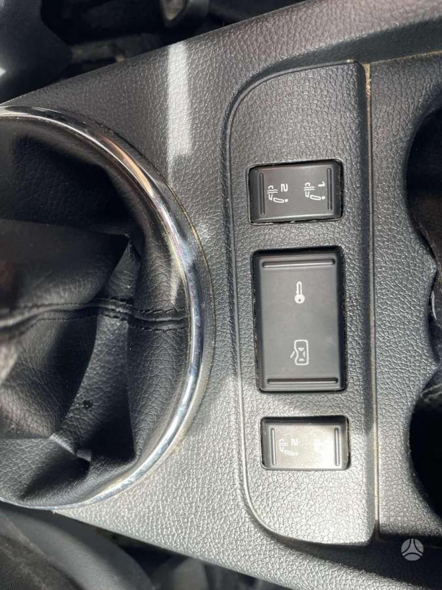White Skoda Roomster 2014 in Kedainiai, with an engine capacity of 1.60 L and mileage of 294 thousand km for 3850 €, photo 25 on AUTOMOTO.COM.LV