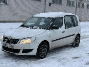 White Skoda Roomster 2015 in Kaunas, with an engine capacity of 1.60 L and mileage of 337 thousand km for 2200 €, photo  on AUTOMOTO.COM.LV