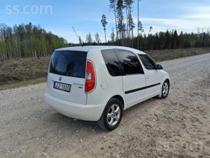 Balts Skoda Roomster 2010 Rīga, ar dzinēja tilpumu 1.60 L un nobraukumu 306 tūkst. km par 2800 €, foto 4 vietnē AUTOMOTO.COM.LV