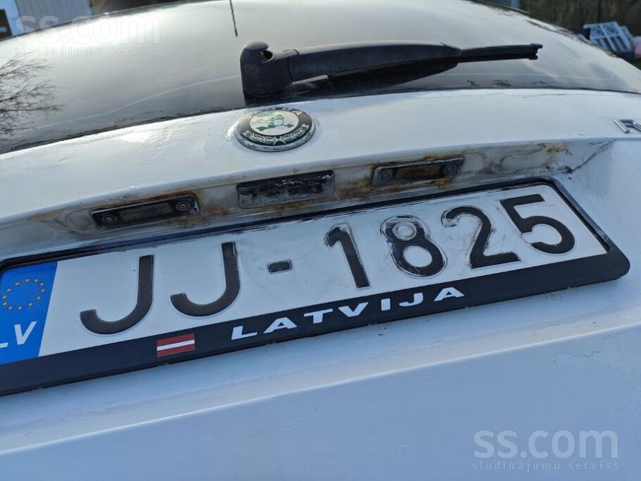 Balts Skoda Roomster 2010 Rīga, ar dzinēja tilpumu 1.60 L un nobraukumu 306 tūkst. km par 2800 €, foto 9 vietnē AUTOMOTO.COM.LV