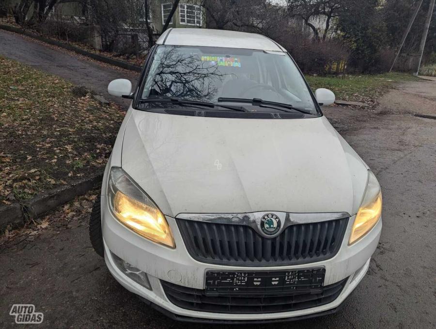 Balts Skoda Roomster 2012 Viļņa, ar dzinēja tilpumu 1.20 L un nobraukumu 230 tūkst. km par 2250 €, foto 1 vietnē AUTOMOTO.COM.LV
