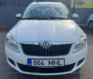 White Skoda Roomster 2012 in Tallinn, with an engine capacity of 1.20 L and mileage of 235 thousand km for 1495 €, photo 2 on AUTOMOTO.COM.LV
