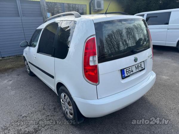 White Skoda Roomster 2012 in Tallinn, with an engine capacity of 1.20 L and mileage of 235 thousand km for 1495 €, photo 4 on AUTOMOTO.COM.LV