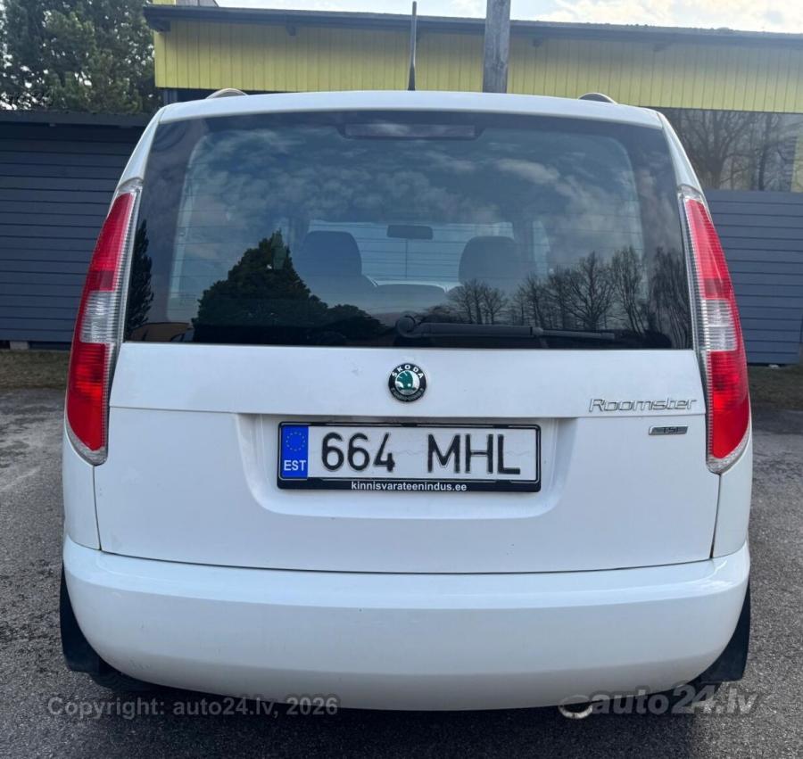 White Skoda Roomster 2012 in Tallinn, with an engine capacity of 1.20 L and mileage of 235 thousand km for 1495 €, photo 7 on AUTOMOTO.COM.LV
