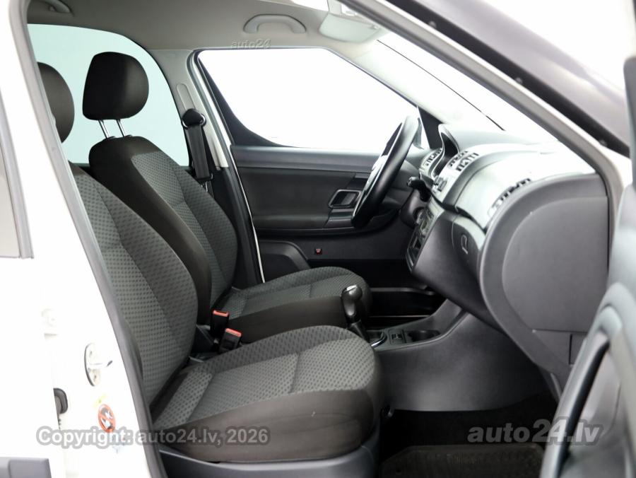 Balts Skoda Roomster 2012 Tallina, ar dzinēja tilpumu 1.20 L un nobraukumu 264 tūkst. km par 1799 €, foto 7 vietnē AUTOMOTO.COM.LV